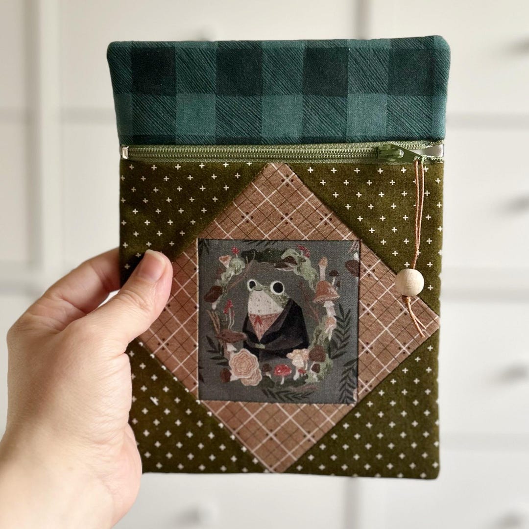 SMALL Notions Pouch Portrait of Frog - Etsy
