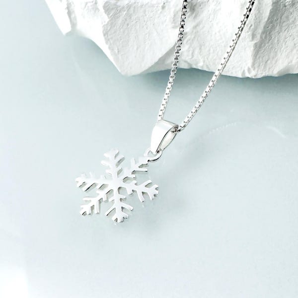 Snowflake Necklace - Etsy