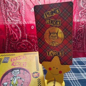 PUNK Rock Tarot Deck - MAGNETIC BOX: 78 Cards + Guidebook. English ...