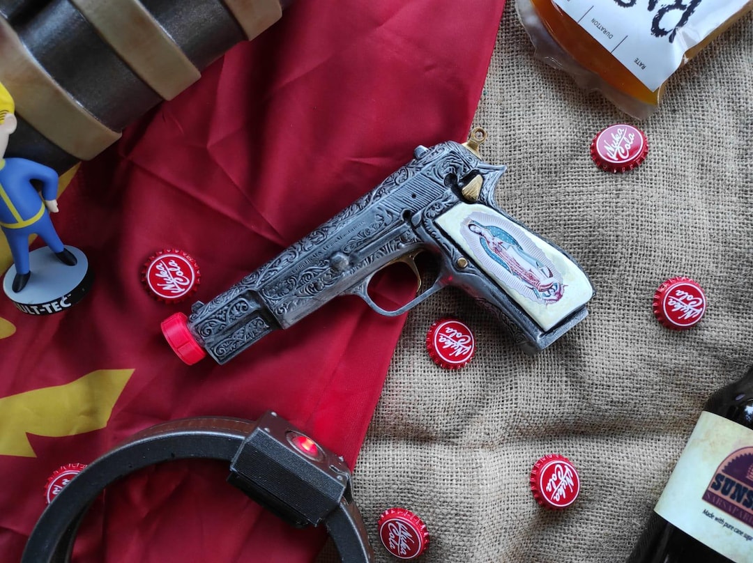 Maria Blaster , FNV Fallout New Vegas Prop Cosplay Vault Boy Vault Tec ...