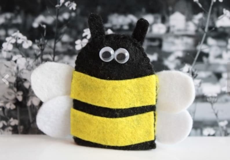 10 Bee Finger Puppet - Etsy