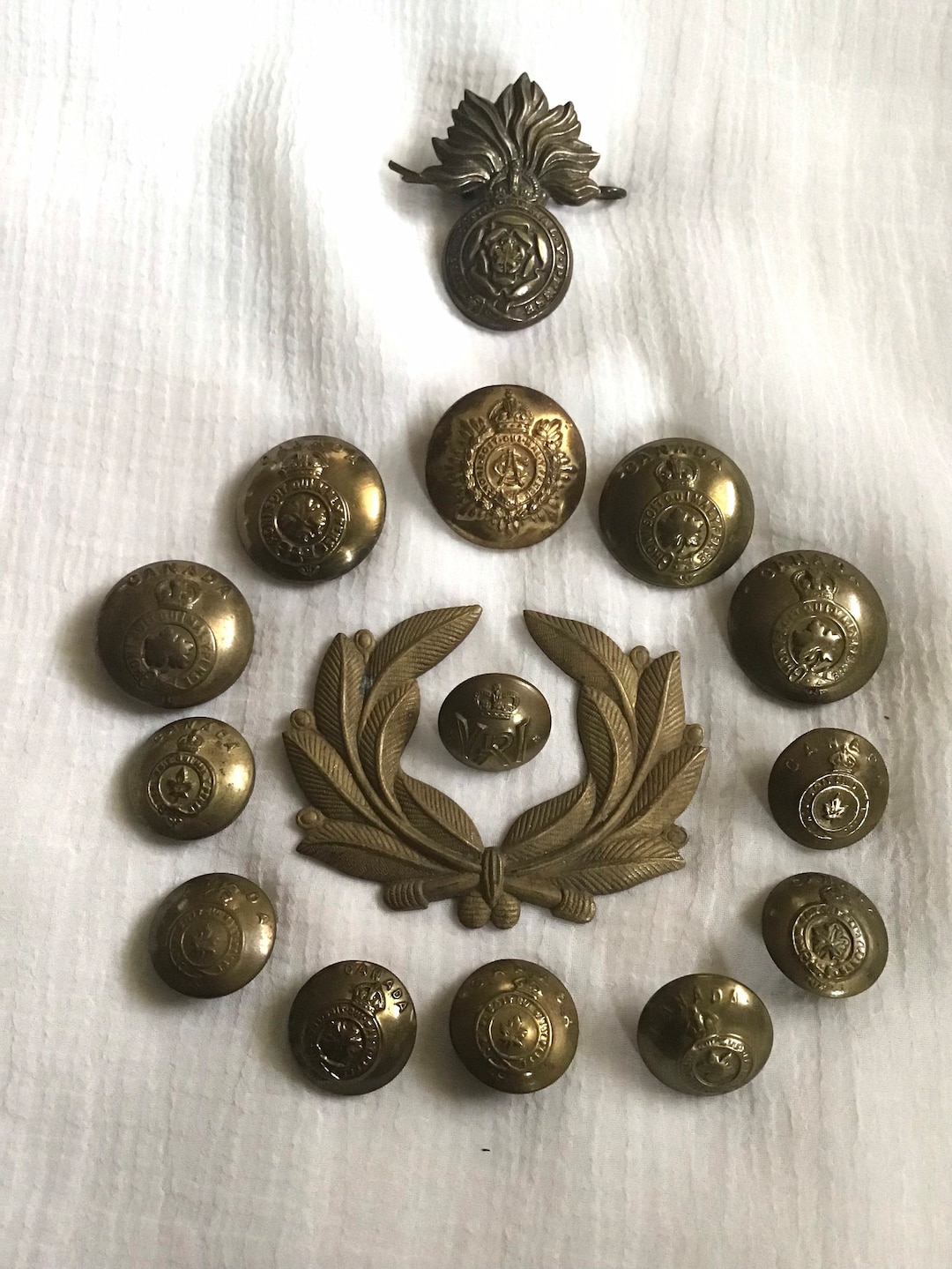 Vintage Canadian Military Brass Buttons, Cap Badge, and Wings - Lot of ...