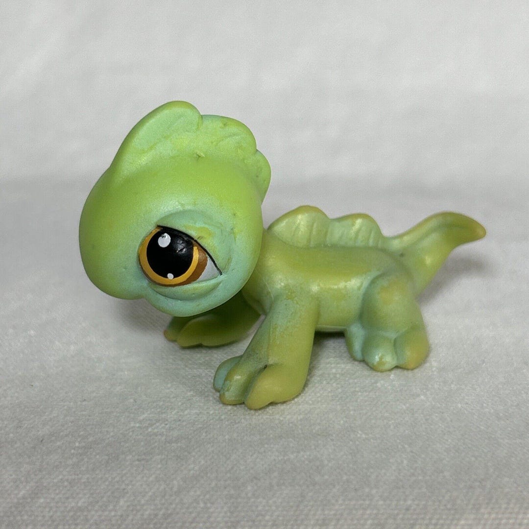 Littlest Pet Shop Hasbro Green Lizard Iguana Yellow Eyes Red Magnet ...