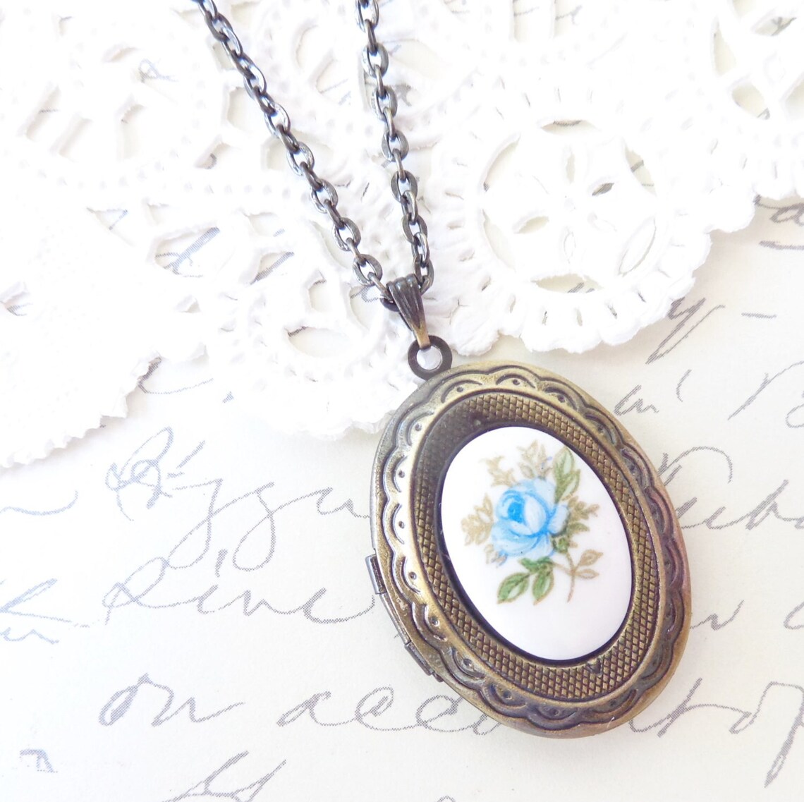 Vintage Rose Locket Necklace - Oval Locket - Keepsake - Vintage Limoges ...