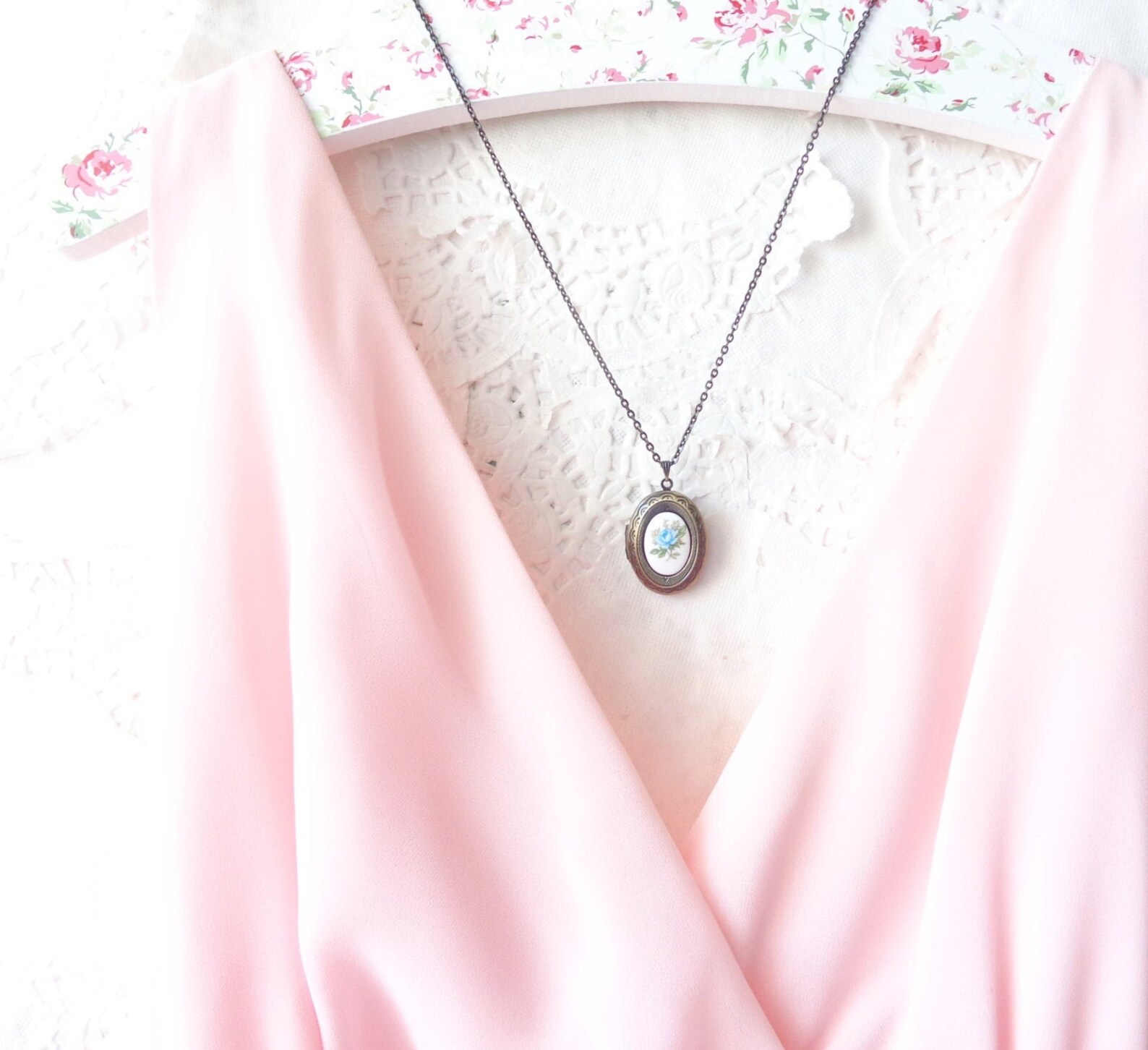 Vintage Rose Locket Necklace Oval Locket Keepsake | Etsy