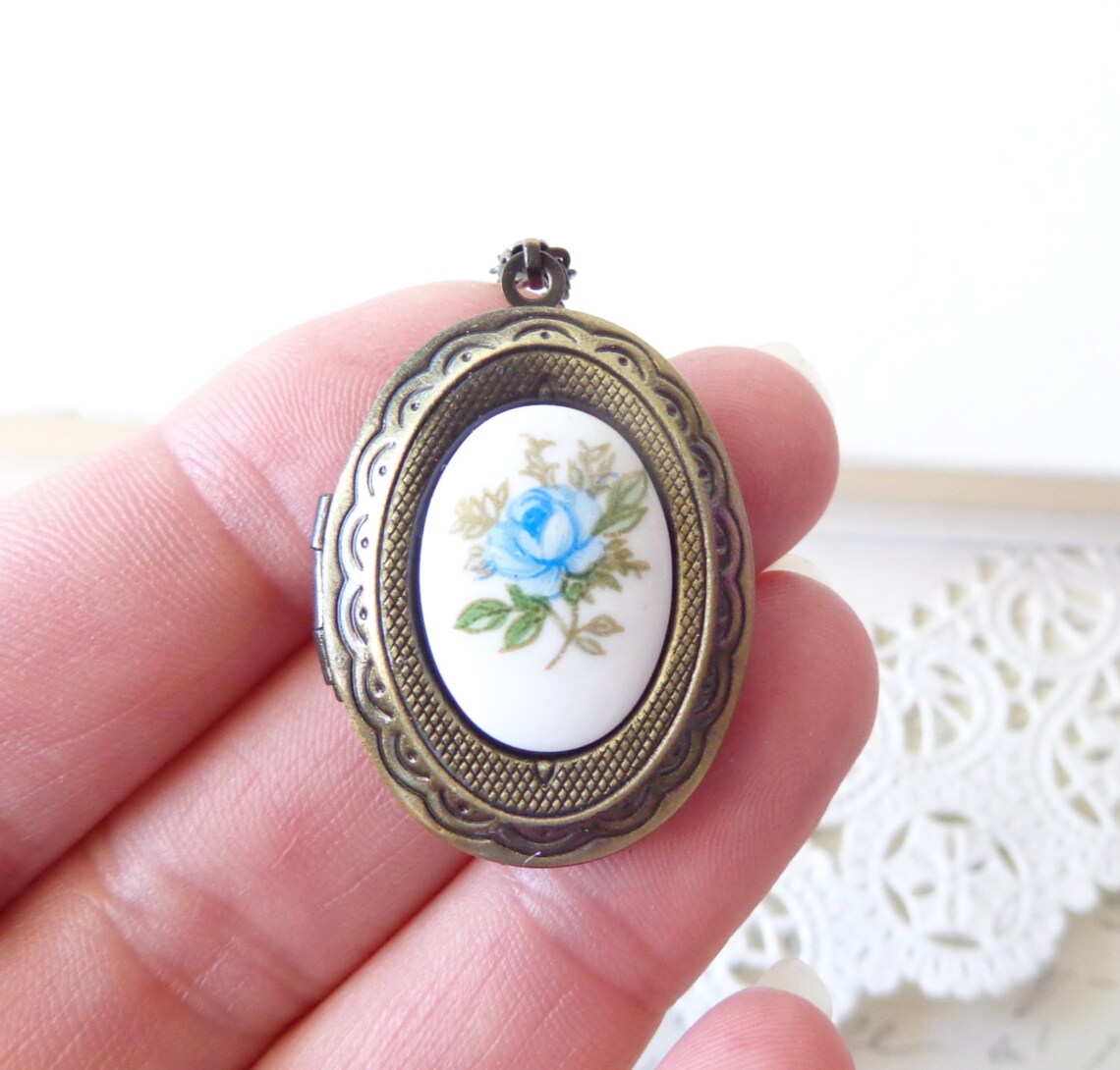 Vintage Rose Locket Necklace Oval Locket Keepsake | Etsy