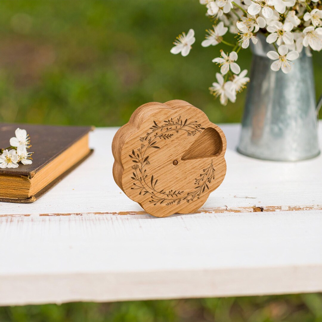 Oak Wood Weekly Pill Organizer: Flower Shape, Magnetic Lid, Portable ...