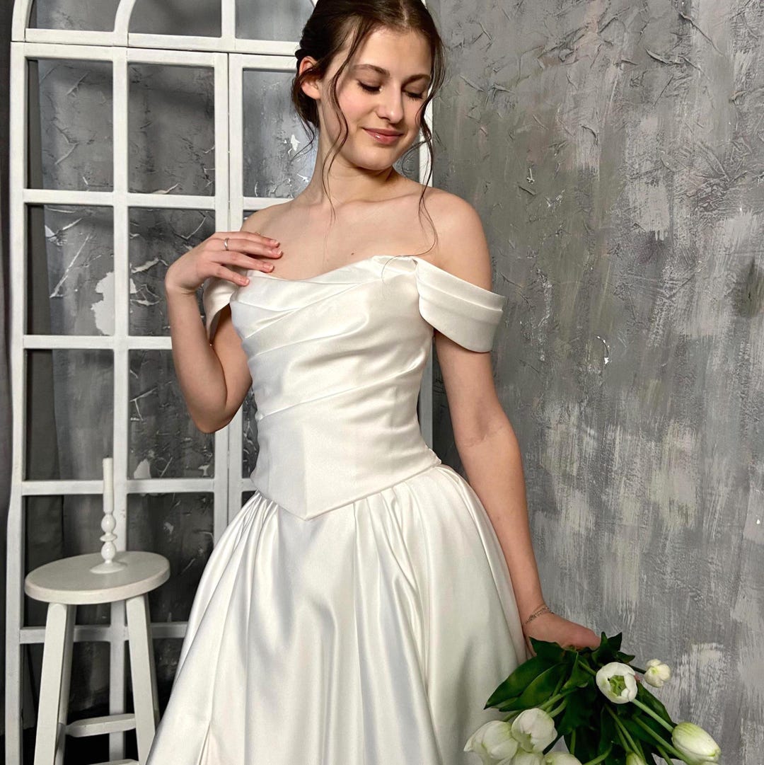 Renaissance Waist Basque Corset Wedding Dress With Drape - Etsy