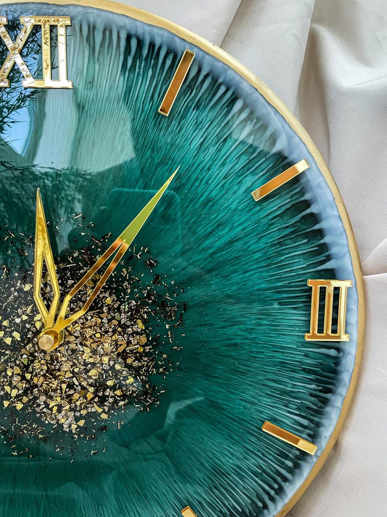 Emerald Green Epoxy Resin Art Wall Clock Unique Room Decor Modern Resin ...