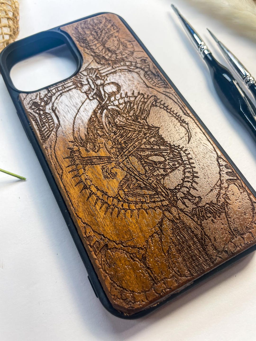 Space Alien Movie Xenomorph Wood Phone Case for Iphones , Samsung and ...