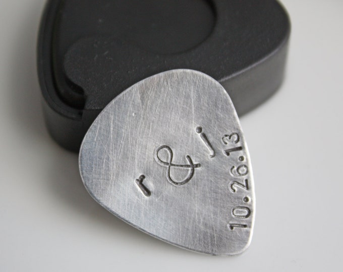 Custom Guitar Pick Personalized With Initials and Wedding - Etsy