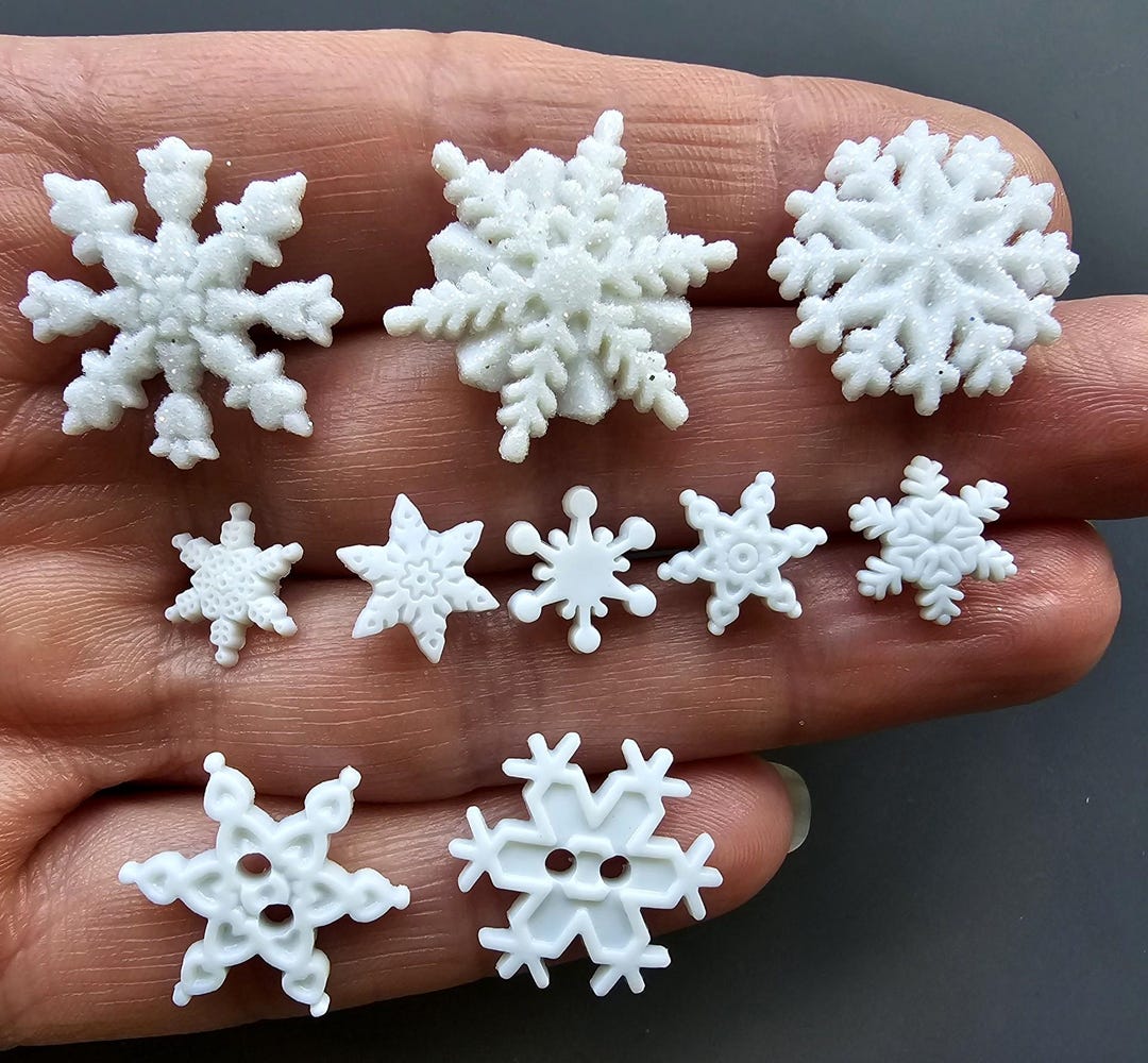 Craft Buttons SNOWFLAKE Christmas Itty Bitty Glitter Sew Thru Sewing ...