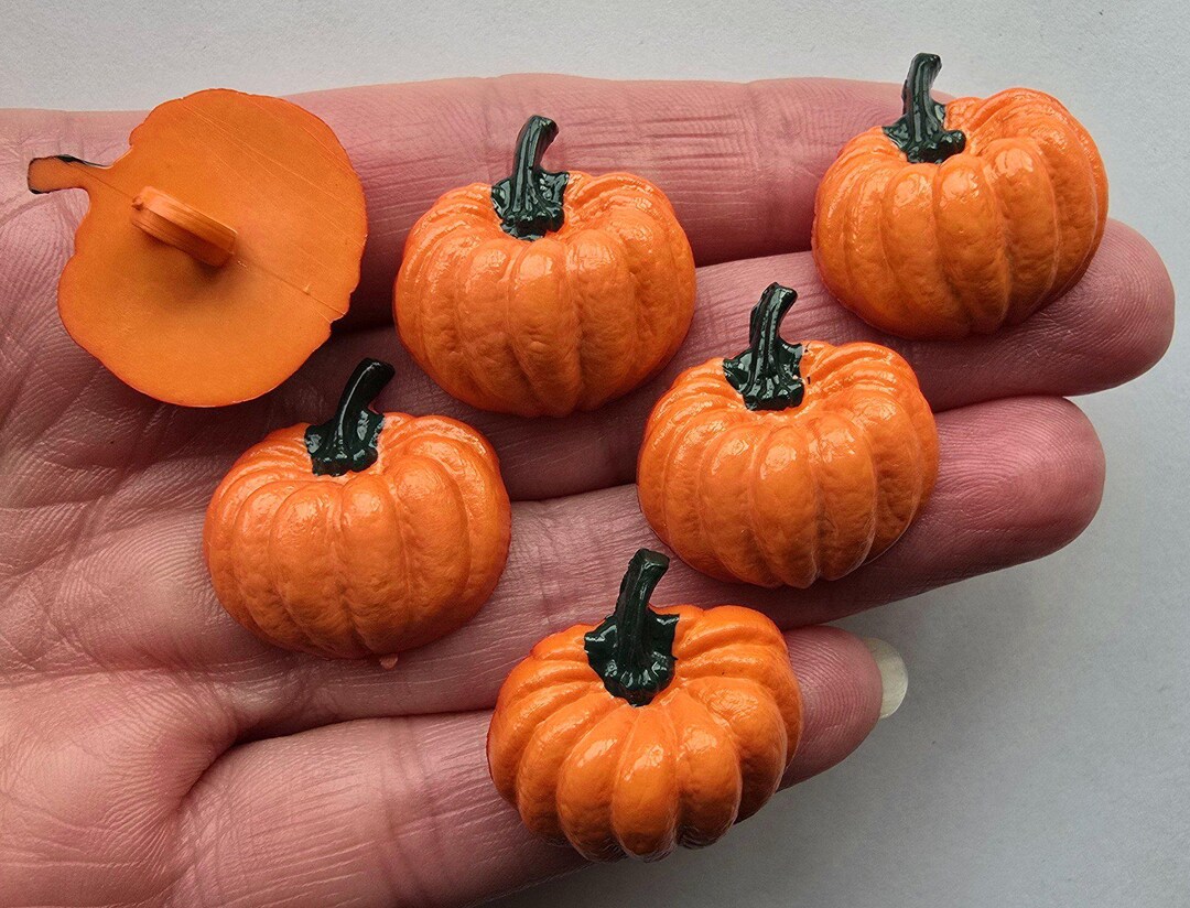 Craft Buttons REALISTIC PUMPKIN Patch Farm Halloween Orange Sewing Card ...