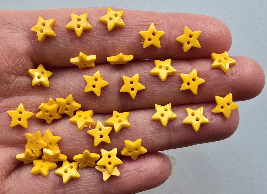 30 X Craft Buttons TINY YELLOW STARS Micro Mini Star Sewing Quilting ...