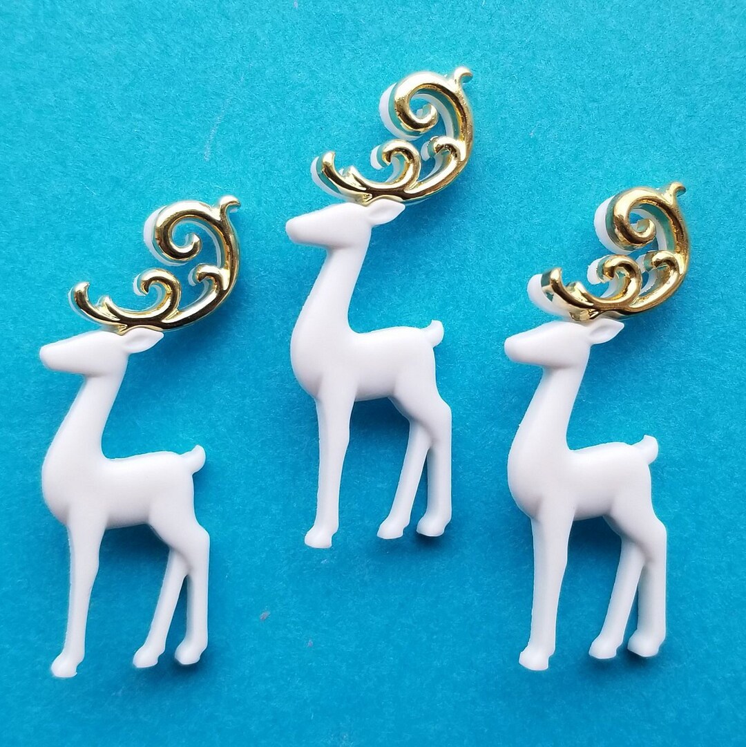 Craft Buttons WHITE REINDEER Majestic Gold Christmas Eve Sleigh Sewing ...
