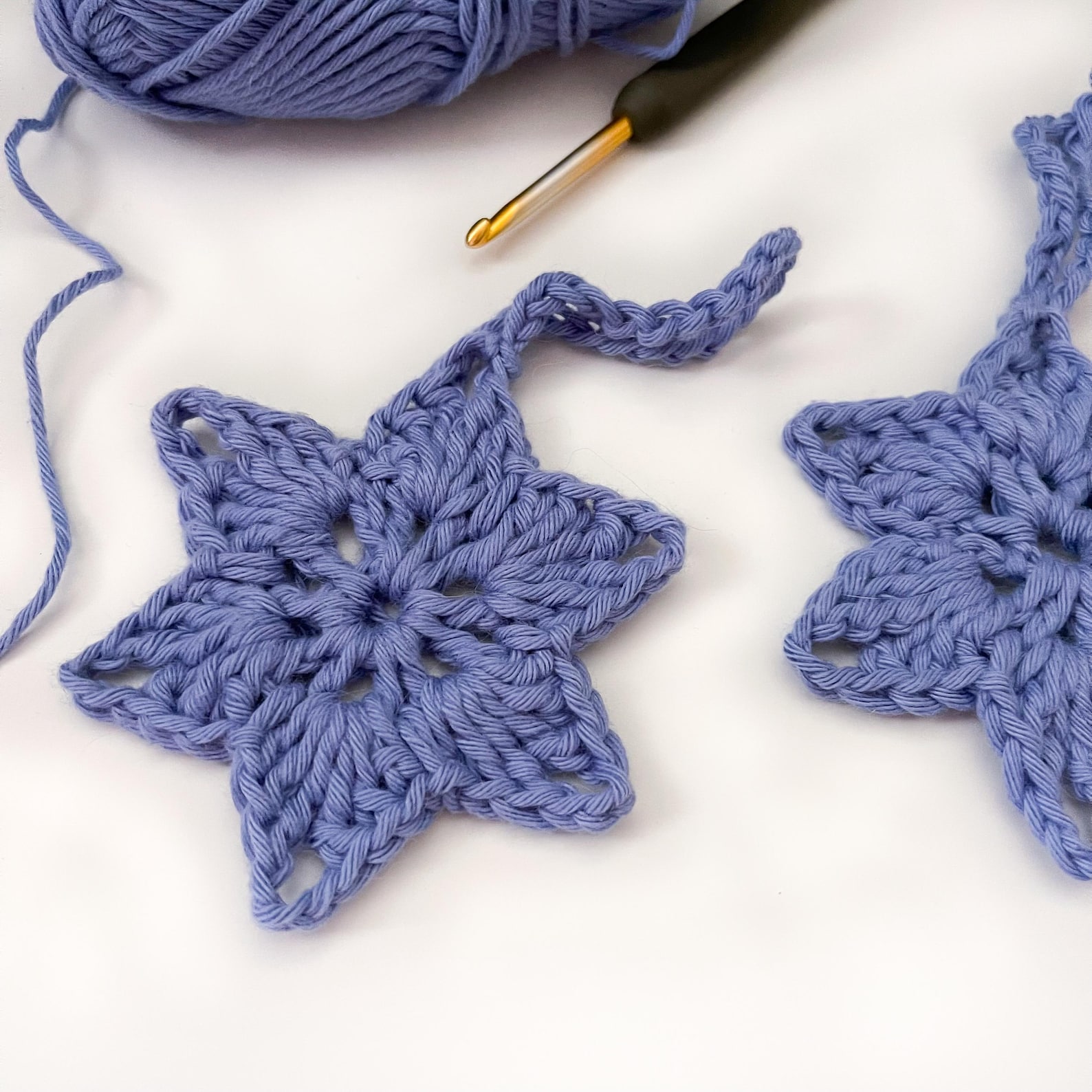 Crochet Christmas Star Ornament Pattern • Easy Holiday Decoration ...