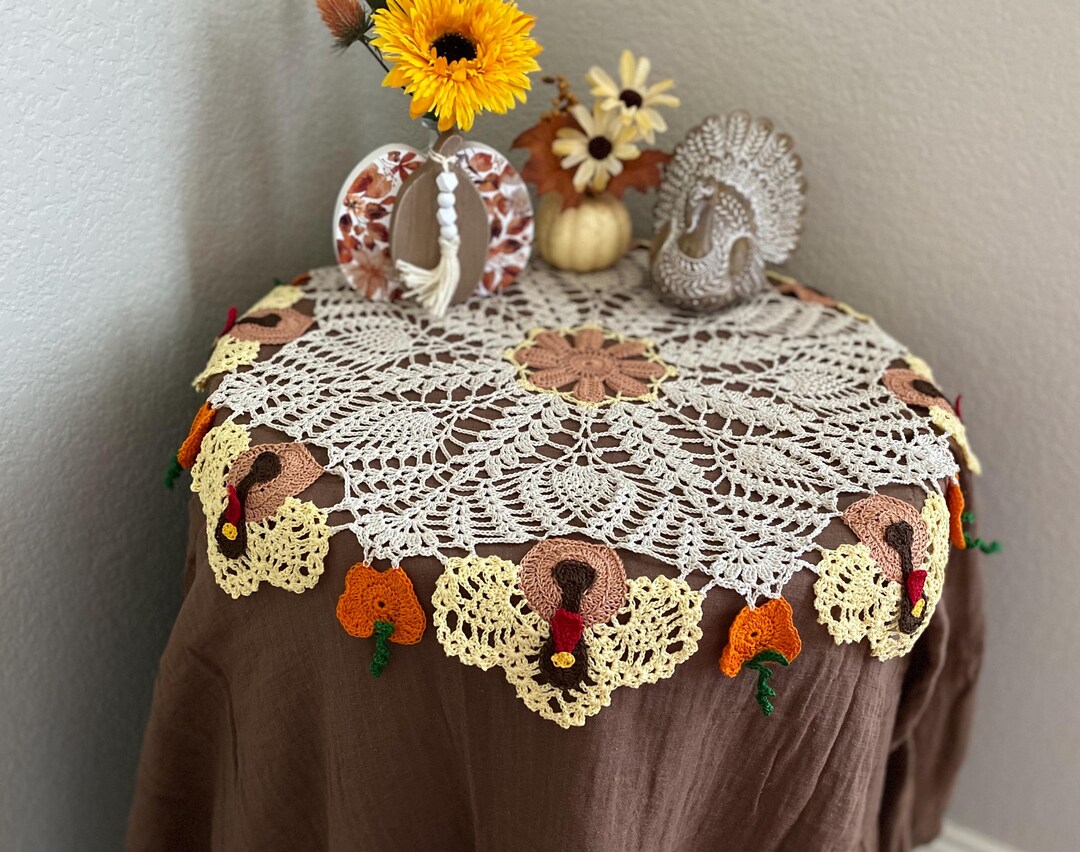 25 Inch Round Turkey and Pumpkin Doily, Thanksgiving Holiday Decor ...