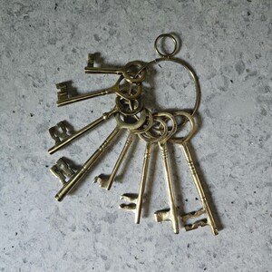 Vintage Cast Brass Reproduction Keys on a Ring, 8 Piece Set - Etsy