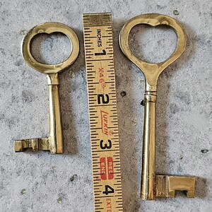 Vintage Cast Brass Reproduction Keys on a Ring, 8 Piece Set - Etsy