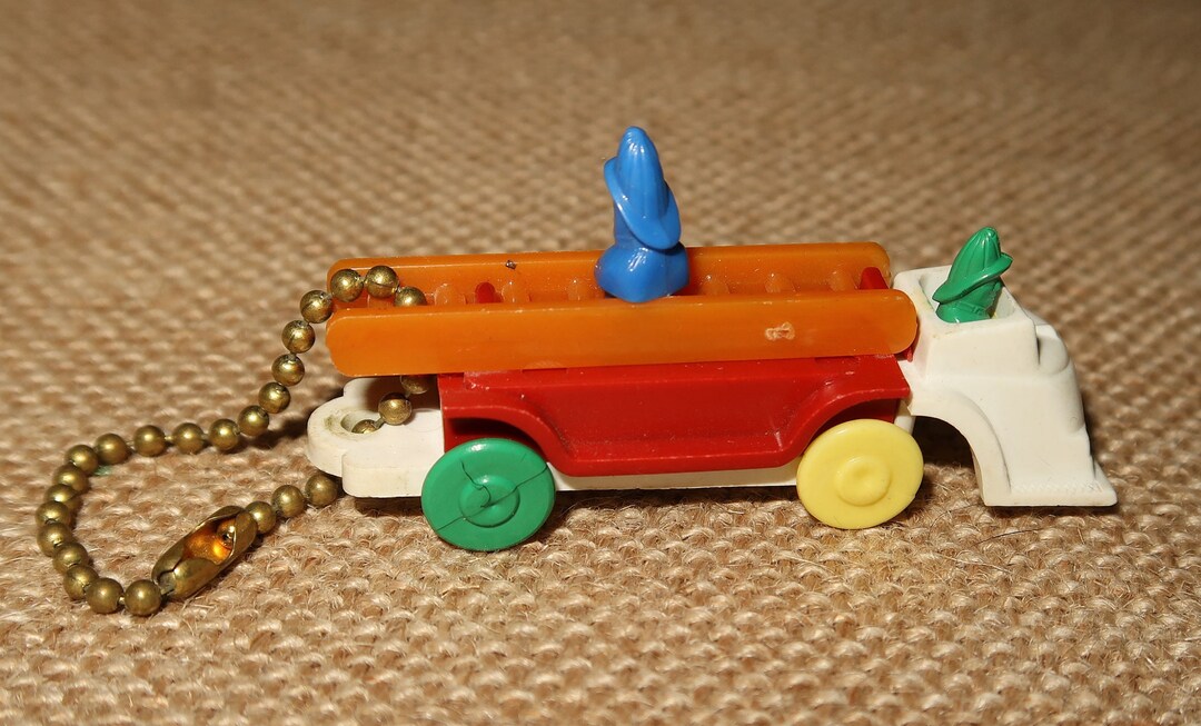 Vtg Lionel Fire Engine and Fireman Take Apart Puzzle Keychain - Etsy
