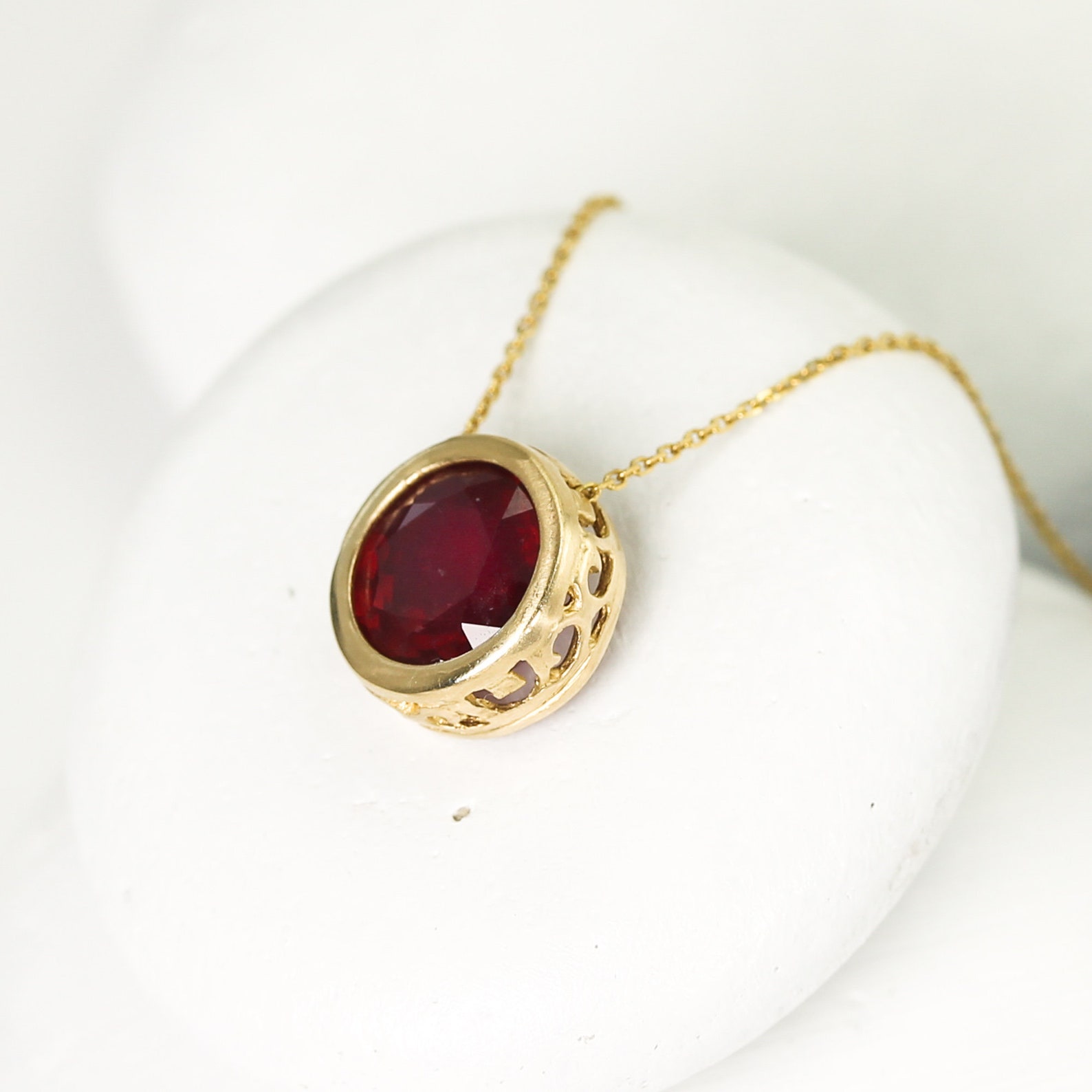 14K Gold Solitaire Birthstone Necklace With Ruby Sunstone - Etsy