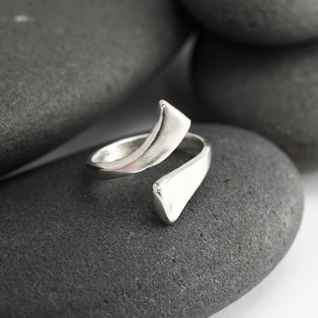Smooth Coiled Silver Ring, Silver Bypass Ribbon Ring - Etsy