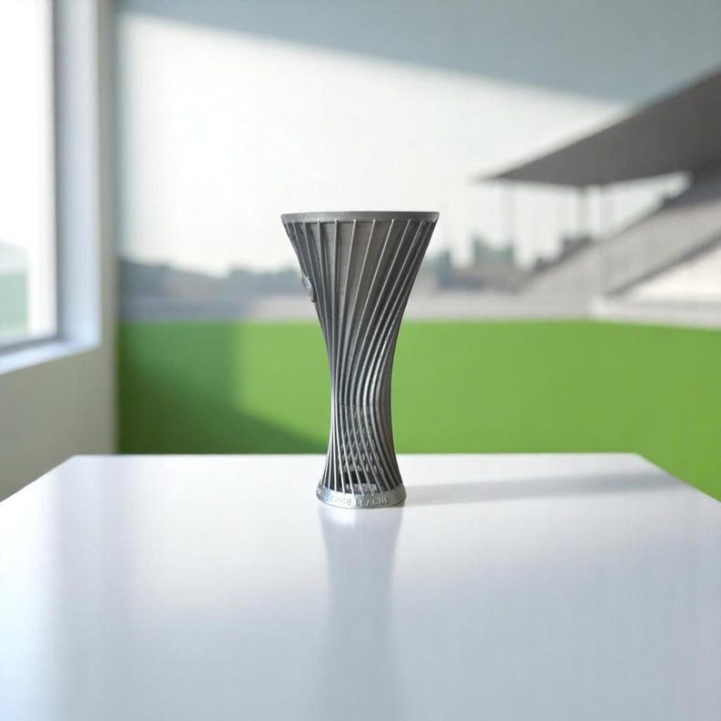 Réplica personalizada del trofeo de la UEFA Conference League: premio ...