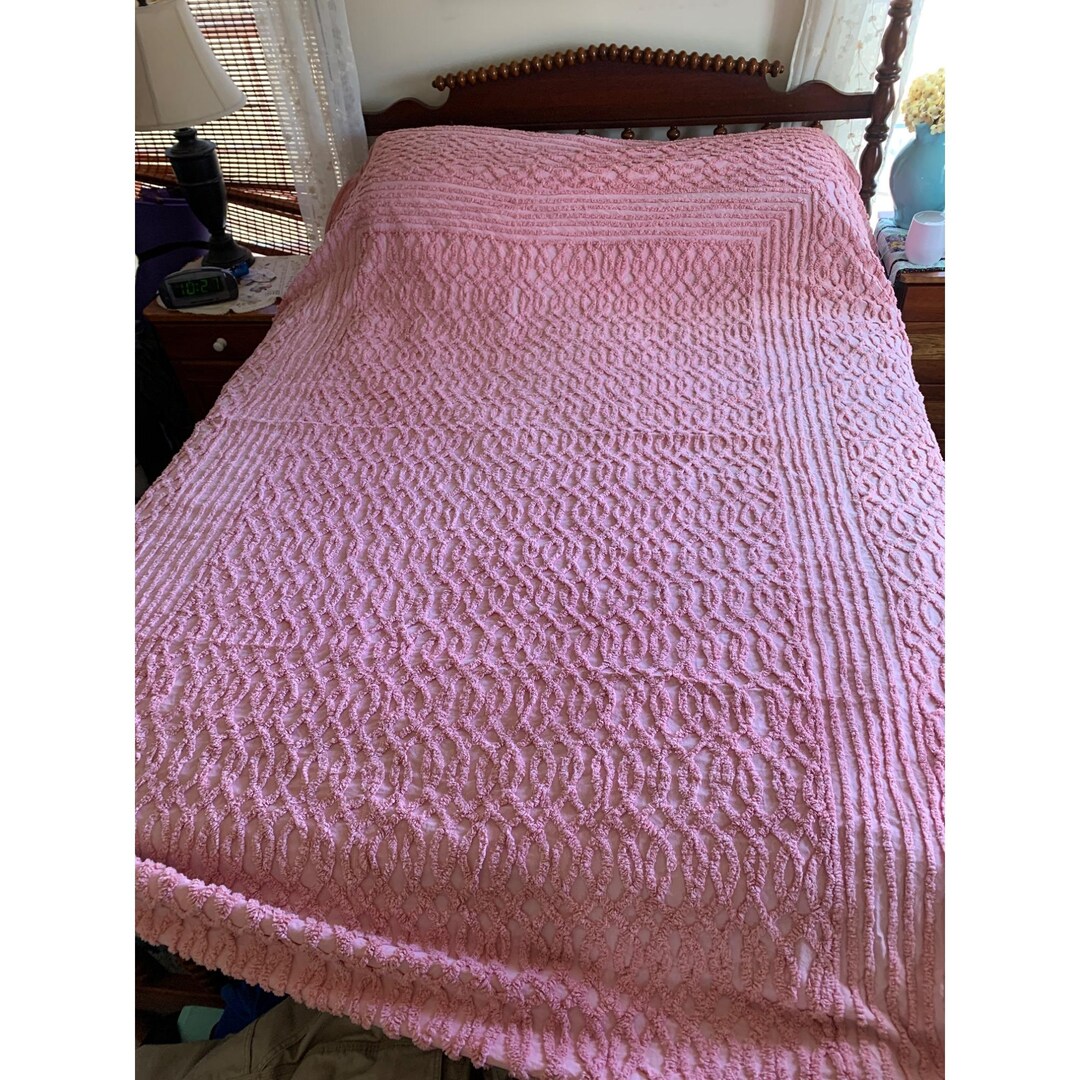 Vintage Pink Chenille Bedspread With Textured Swirl Pattern - 87 X 100 ...