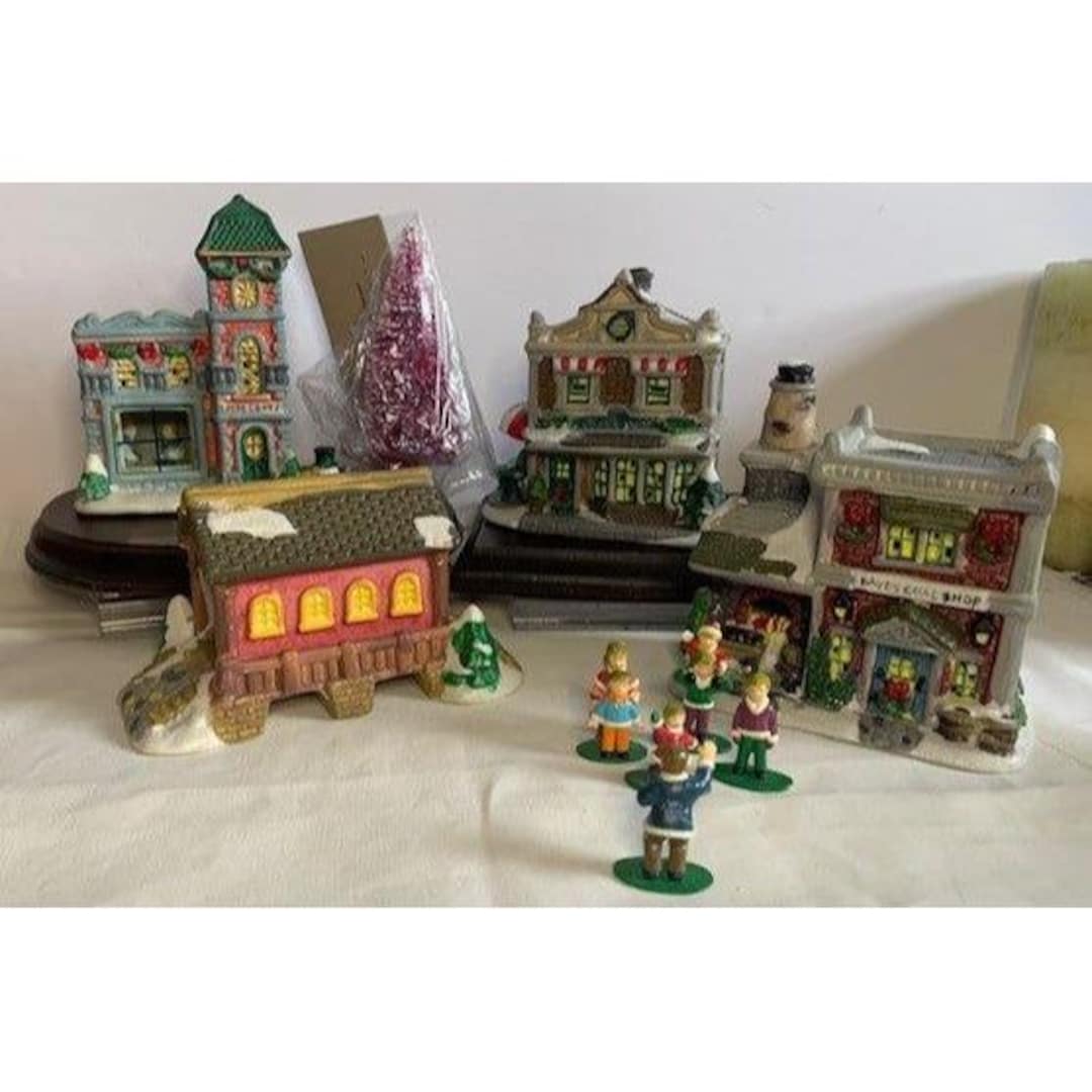 Cobblestone Corners Christmas Village Set of 4 Buildings & 6 Figures - Etsy