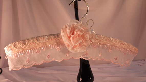 Items similar to HANGER COUTURE - Pink Hearts - Padded WeDDING HANGeR ...