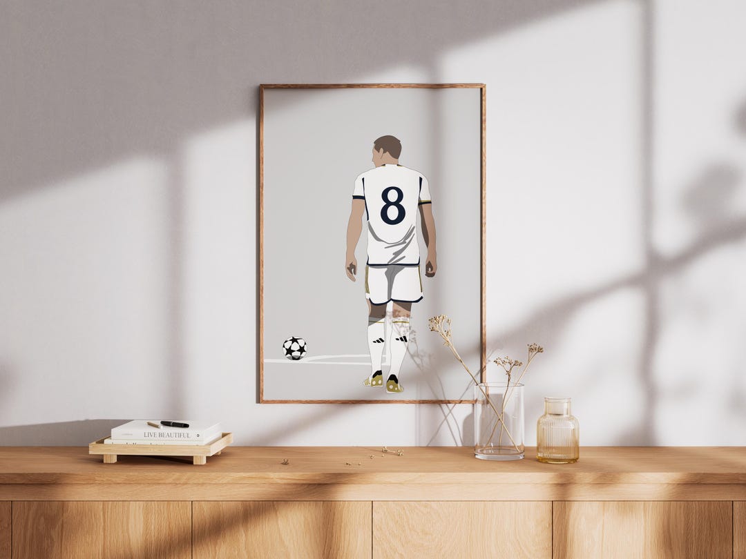 Toni Kroos Corner Kick Poster Faceless Football Illustration - Etsy