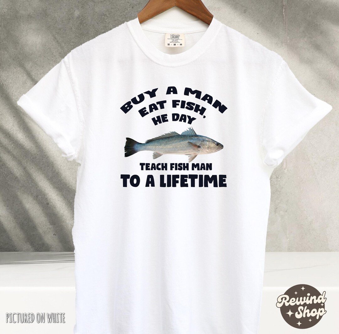 Kaufen Sie ein Mann Essen Fisch Shirt, lustige Meme Shirts, seltsam ...