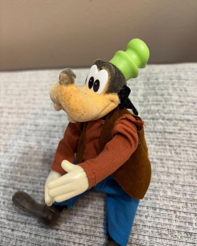 Vintage Walt Disney Felt Covered Plastic Goofy Doll Action Figure Toy 6 ...