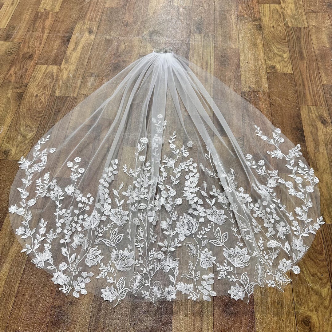 Elegant Wild Flowers Veil, Bridal Veil With Wild Flower Lace, Lotus ...