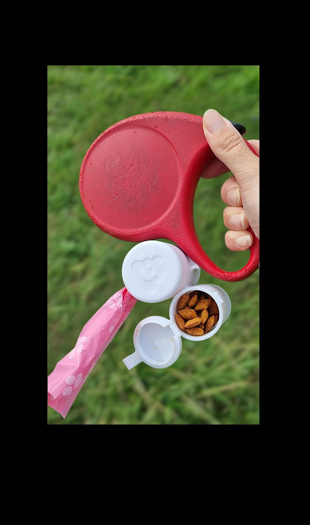 Clip-on Dog Lead Attachment: Treat & Poop Bag Dispenser - 3D Printed - Etsy