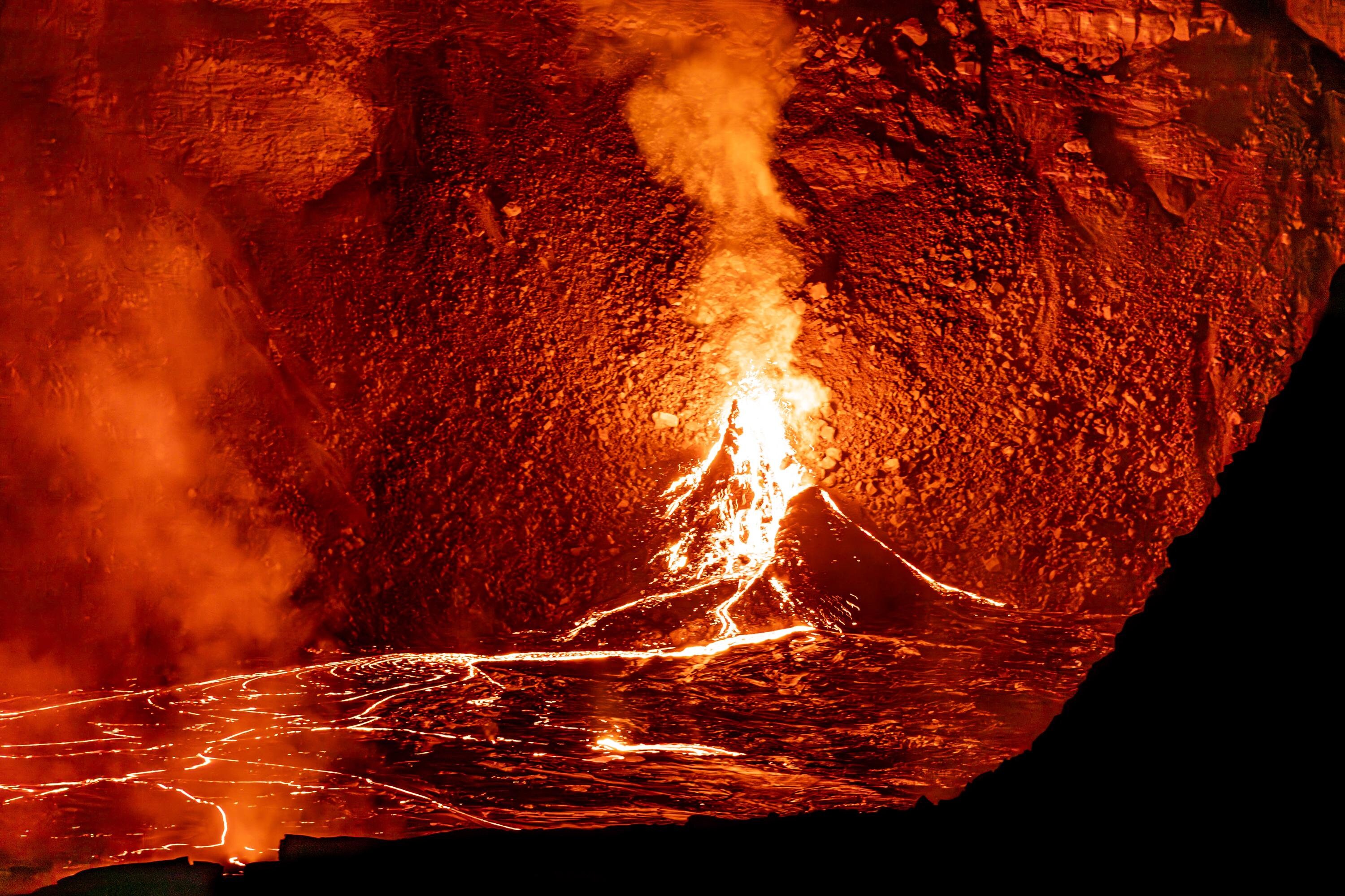 Lava Fountain - Kilauea Volcano, Hawaii Volcanoes National Park - Etsy