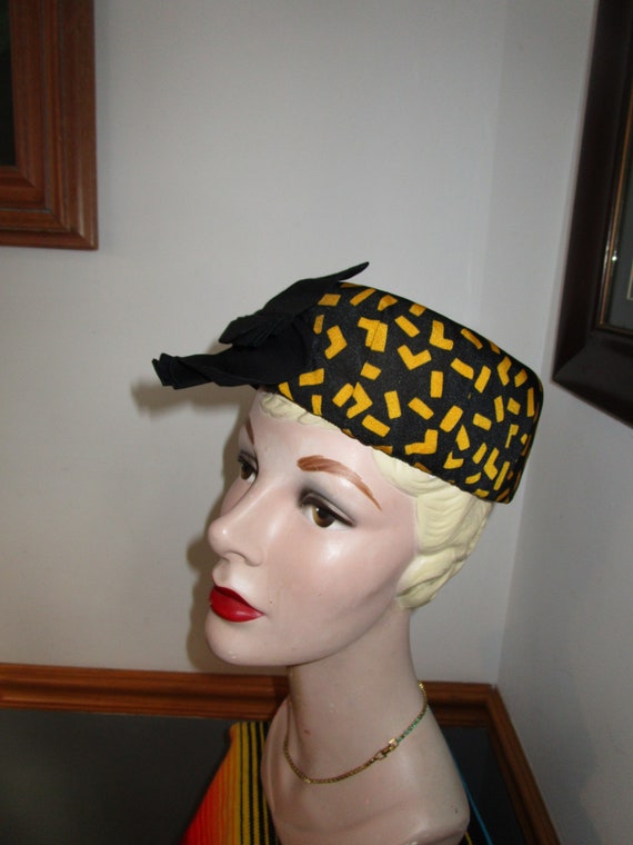Women's 70's Black & Gold Vintage Hat Handmade. - Gem