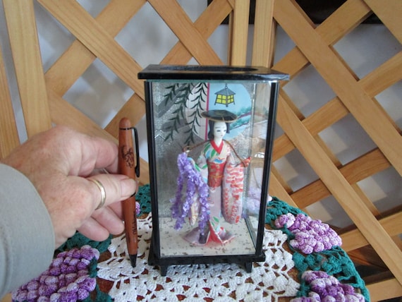 Geisha Doll in Kimono Floral Glass Display OMC - Etsy