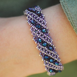 Fold Me up - Reversible Bracelet Tutorial - Diagonal Faux Right Angle ...