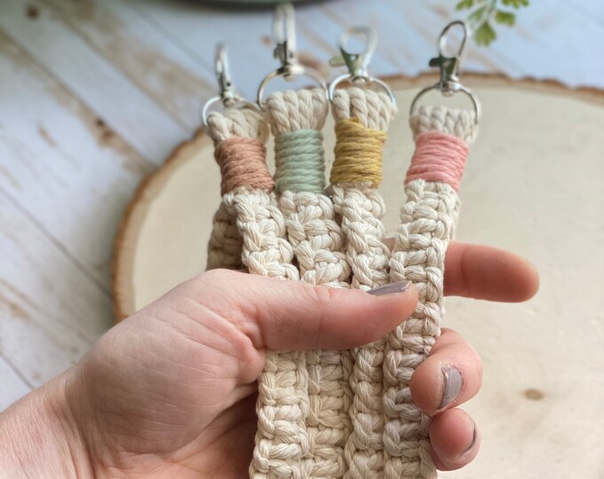 Macrame Wristlet Keychain|macrame Wristlet|macramé Keychain| | Knotted ...