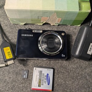 Samsung PL150 Dual Screen Digital Camera: 12MP Compact Point & Shoot ...