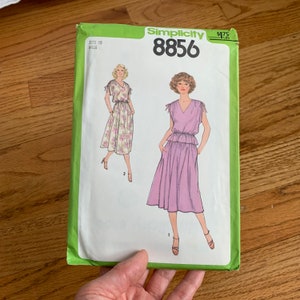 Vintage 1970s Sewing Pattern - Women's Pullover Dress or Top & Flared ...