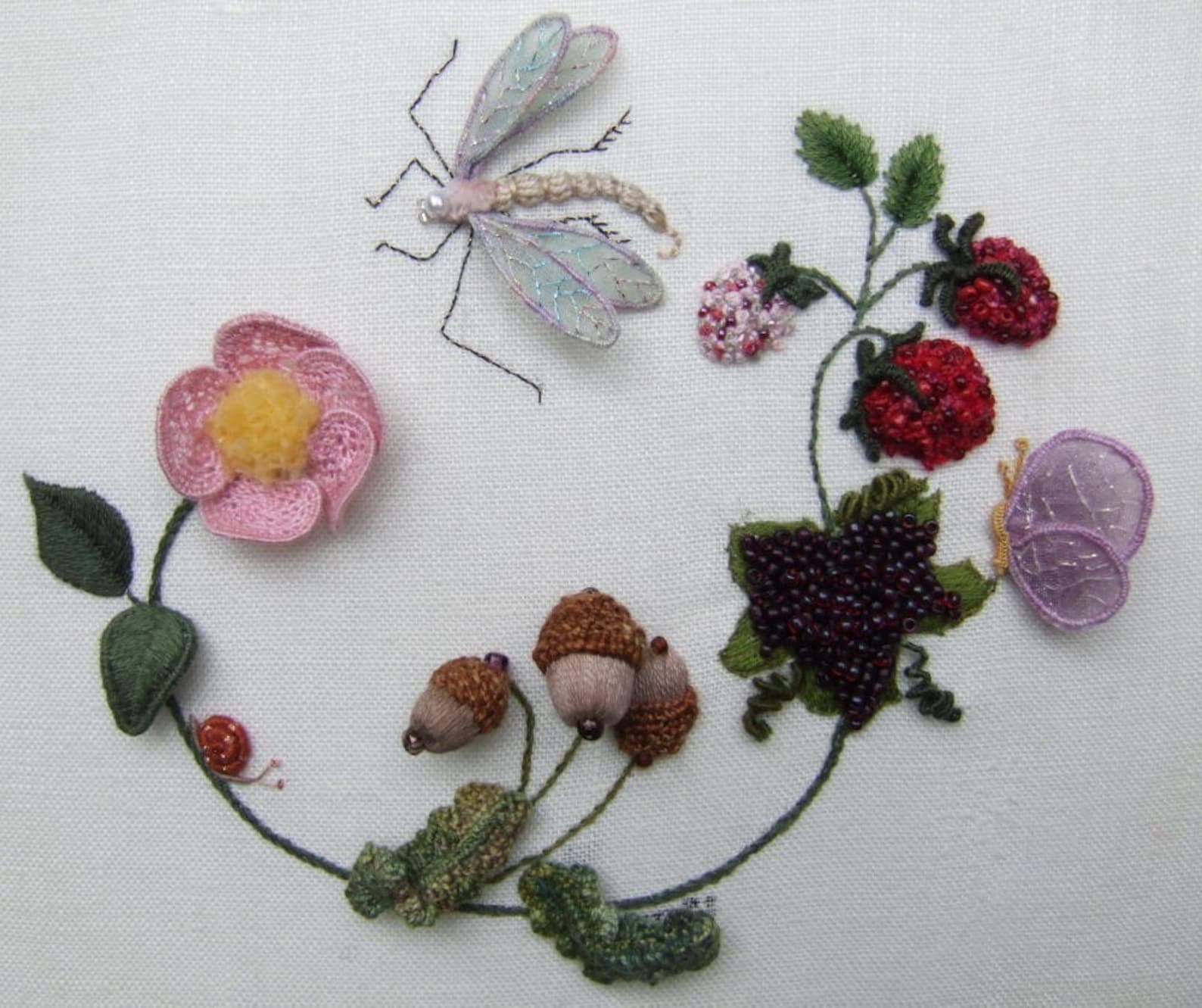 Dragonfly Wreath Stumpwork Kit - Etsy UK