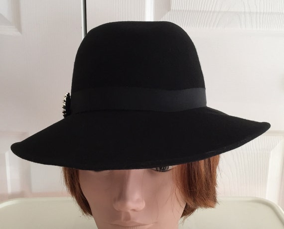 70s Vintage Black Doeskin Wool Felt Women Hat 21 1/2… - Gem