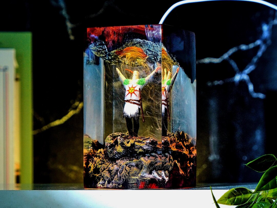 Diorama Solaire of Astora Praise the Sun Lamp, Game Night Light, Gift ...