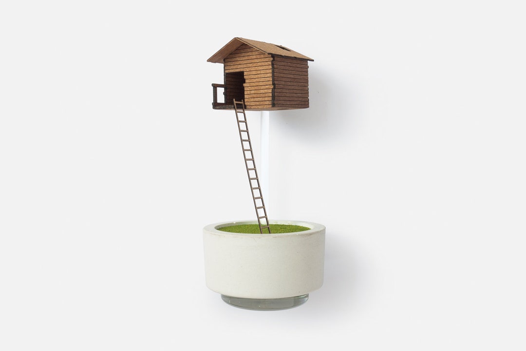Tree House Vase - for Single Flowers. Miniature Wooden Treehouse Gives ...