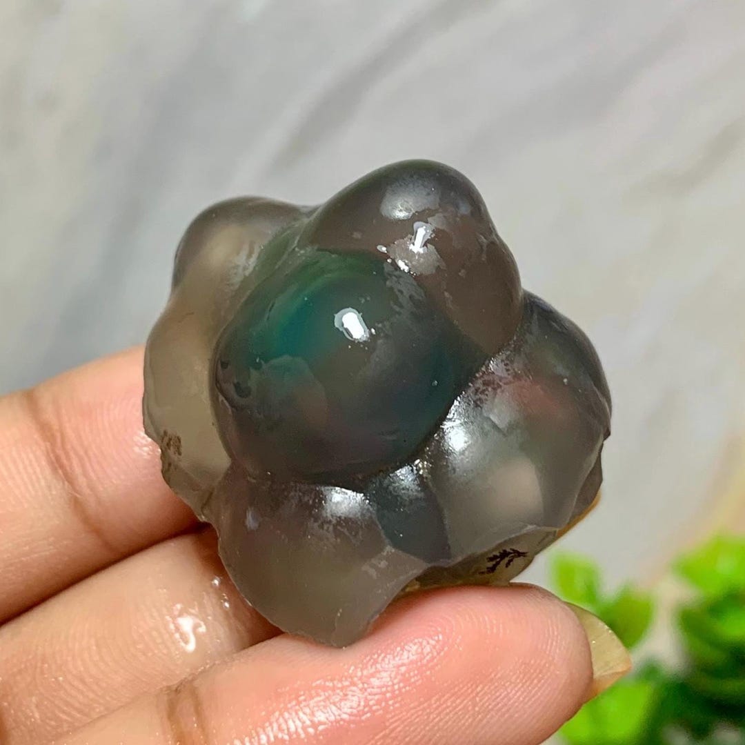 Botryoidal Chrysocolla on Chalcedony - Home Decor - Gemstone Weight (25 ...