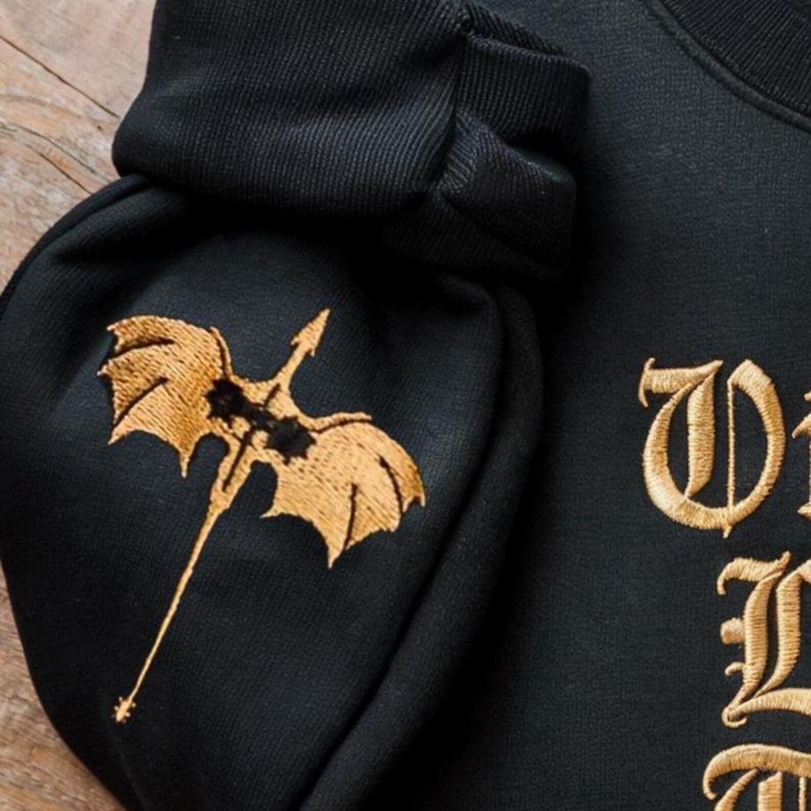 Fourth Wing Embroidered Sweatshirt, Basgiath War College Sweatshirt ...