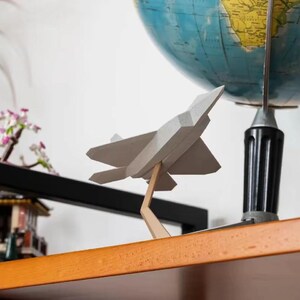 Legendary F-22 Raptor Fighter Jet Plane | Desk Model Airplane Pilot ...