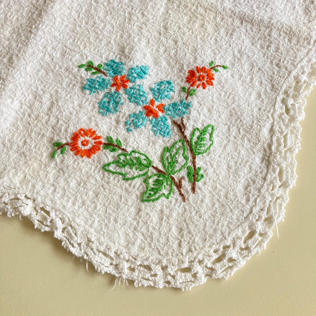 Small Embroidered Floral Doiley, Side Table Cloth, Tea Tablecloth ...